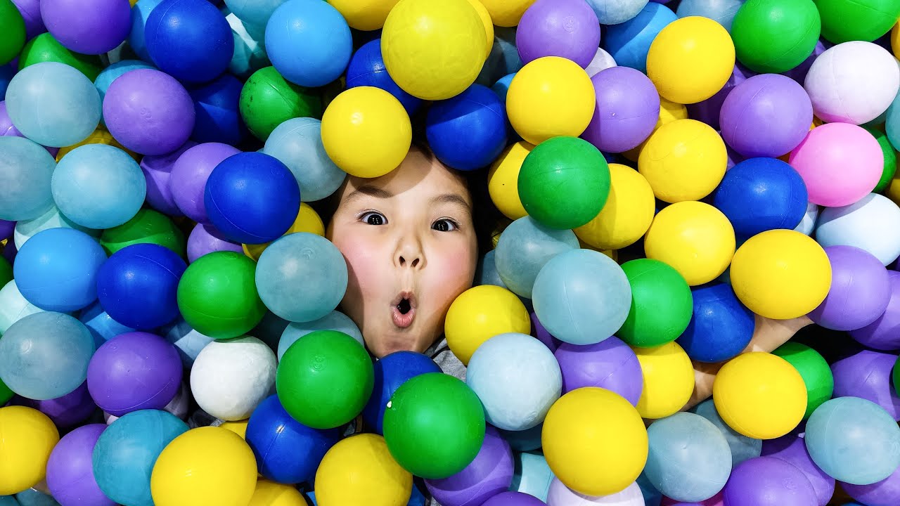 BALLOONS Indoor PLAYGROUND | Having FUN - YouTube
