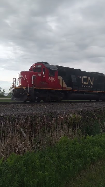 CN 5405 Slowing Down For The Yard In Gladstone MI - YouTube