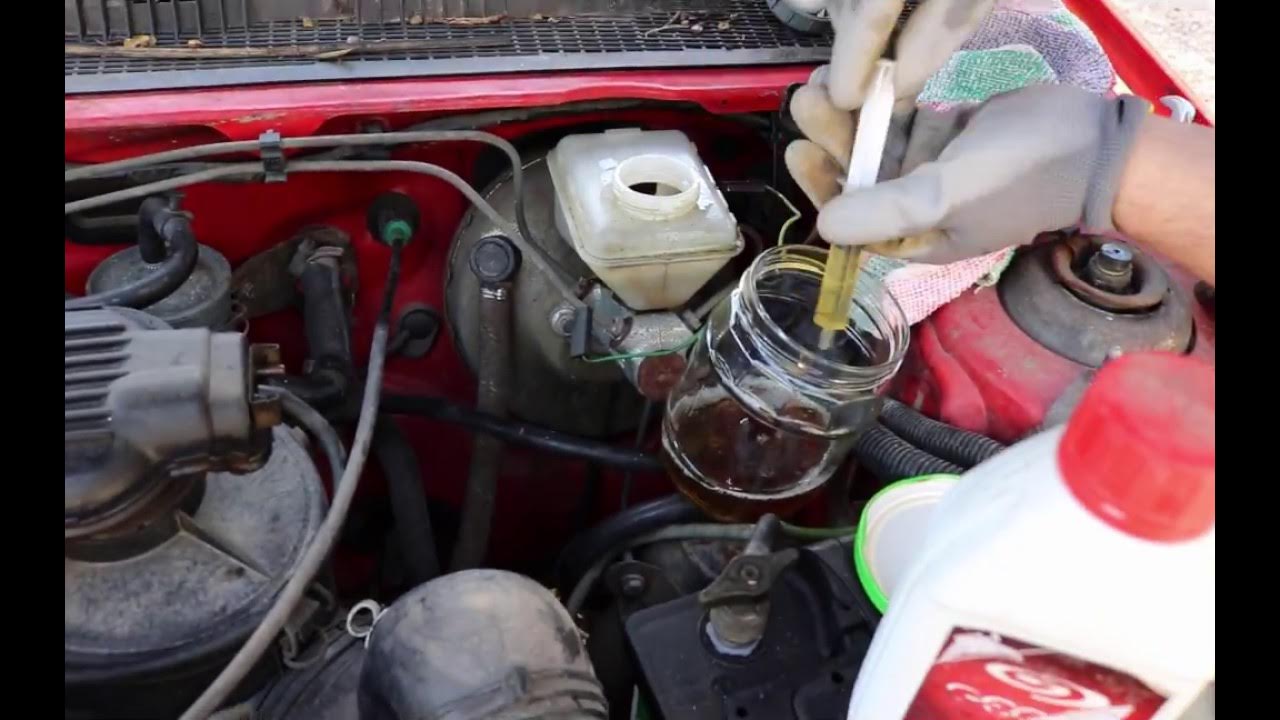 Cómo purgar frenos al coche - YouTube