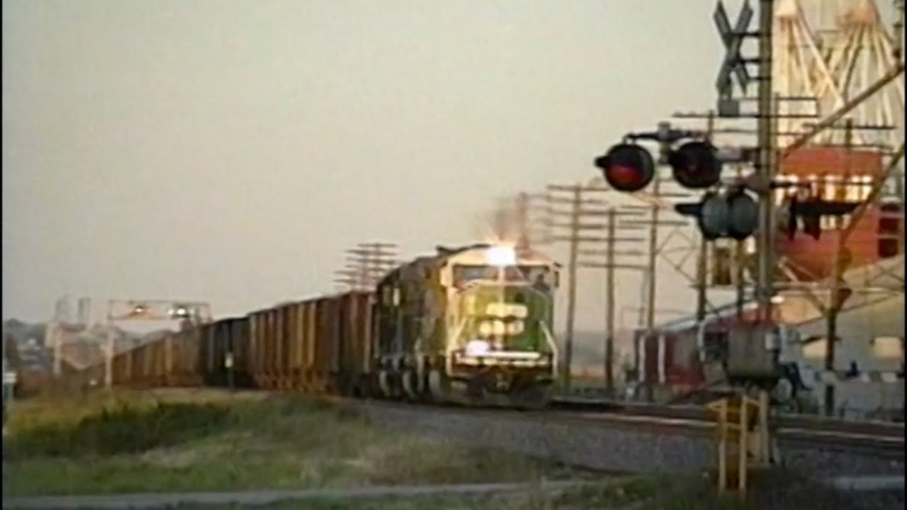 1993_10_02 BN AMTK Galesburg & Oneida IL Caboose SD40 IC-6000 - YouTube