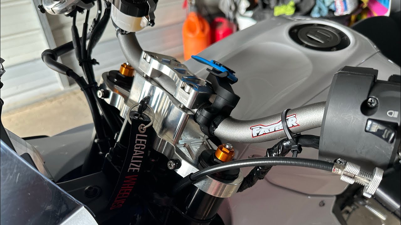 Outlaw stunt parts Yamaha r7 triple tree and moto bars - YouTube