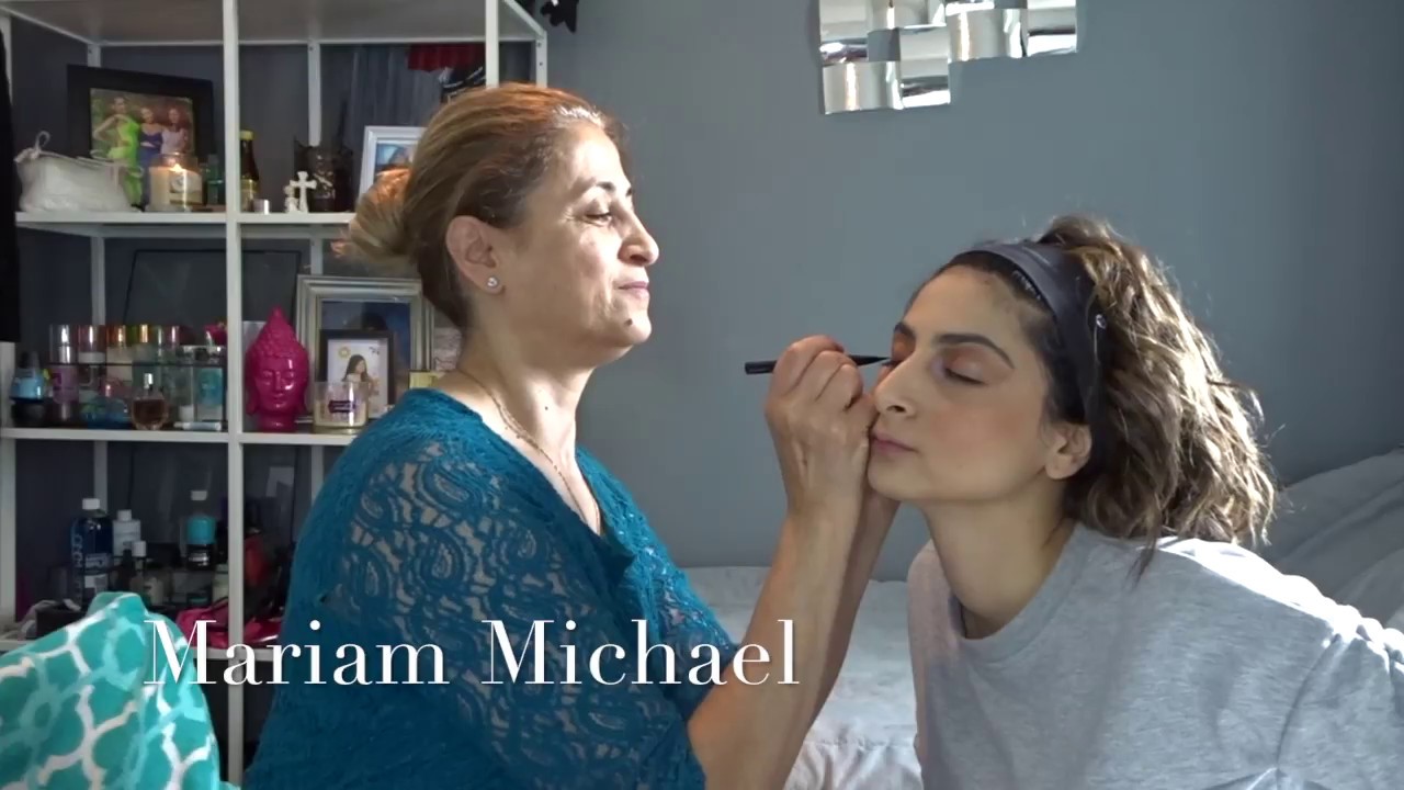 My Mom Does My Makeup 👯‍♀️😘// Mariam Michael - YouTube