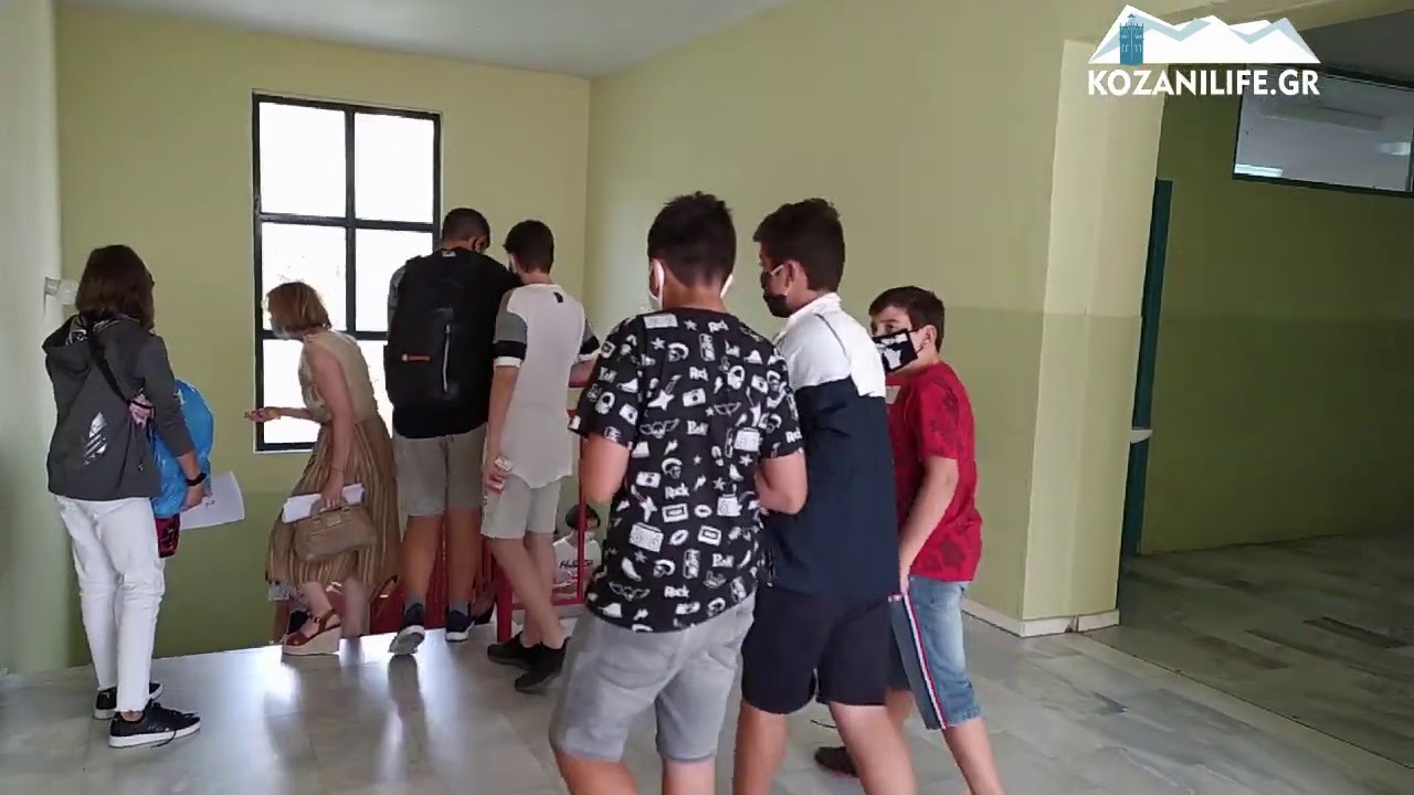 Πρώτο κουδούνι και αγιασμός στο 2ο και 5ο Γυμνάσιο Κοζάνης - YouTube