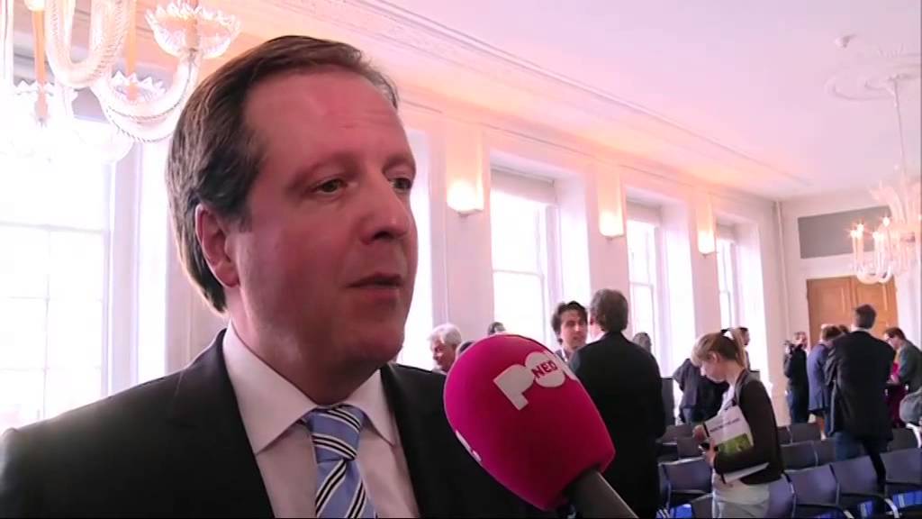 Rutger feliciteert 'minister' Pechtold - YouTube