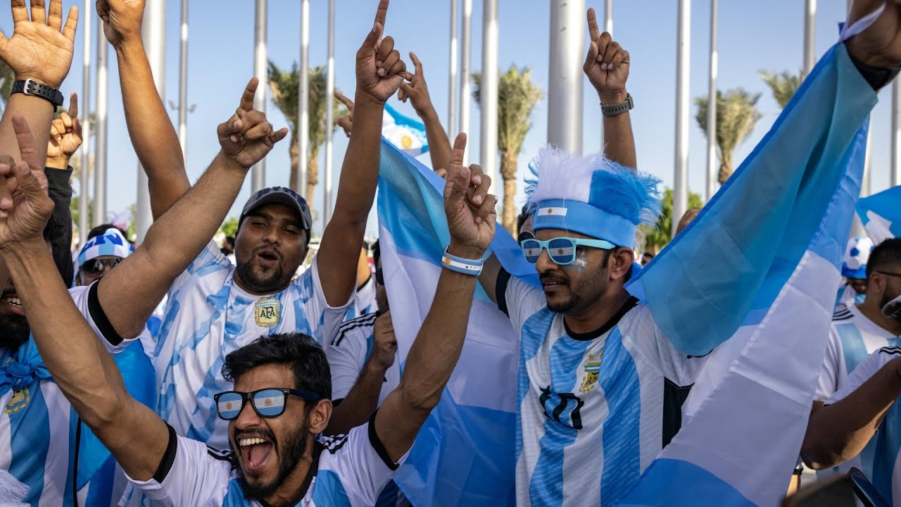 Tausende Arbeitsmigranten nehmen an WM-Kundgebung in Katar teil | AFP ...