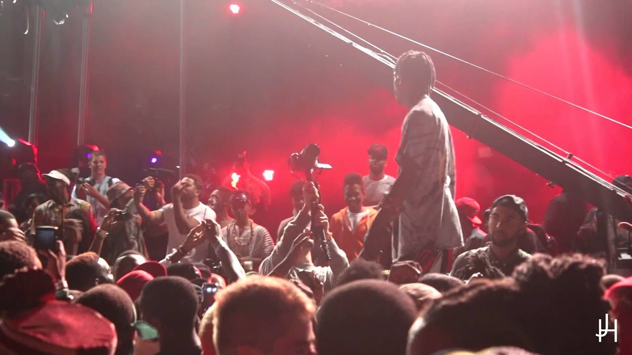 Travis Scott Performs "Quintana" & "Don't Play (ft. Big Sean ...