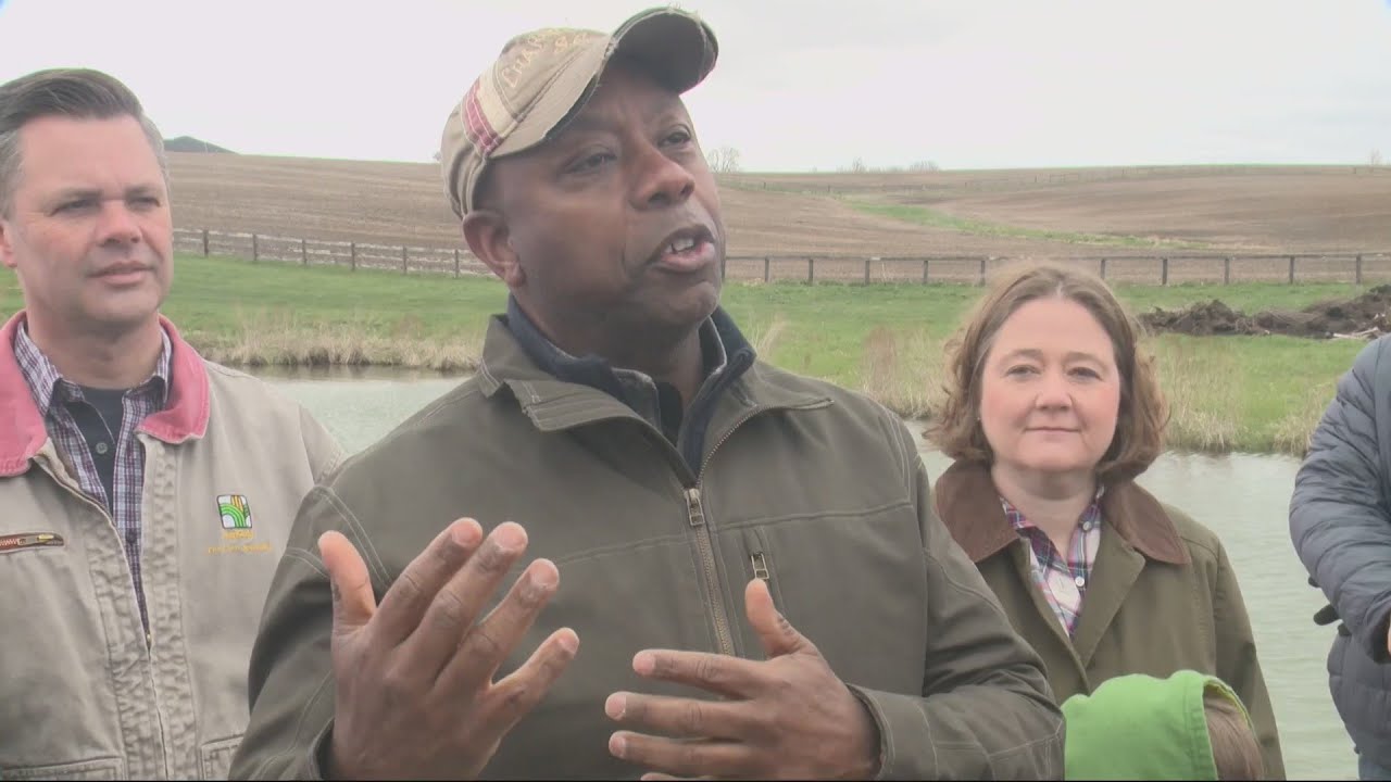 Potential 2024 candidate Tim Scott visits farm near Cumming Saturday ...