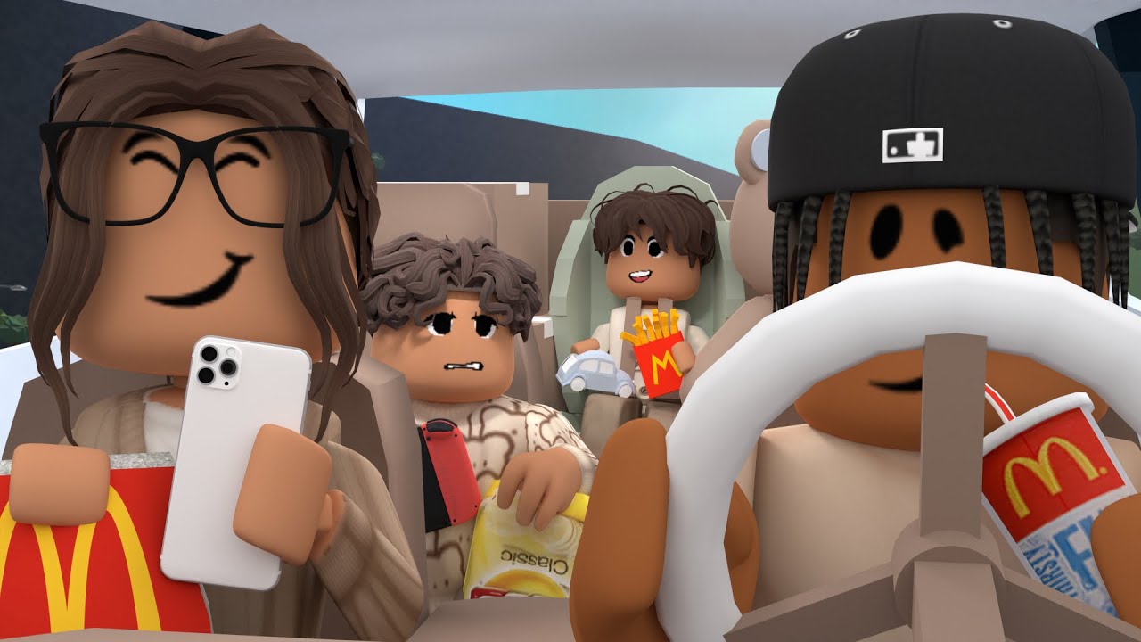 Moving Into Our New Rp House!🏠🚚 *CHAOTIC* || Roblox Bloxburg Roleplay ...