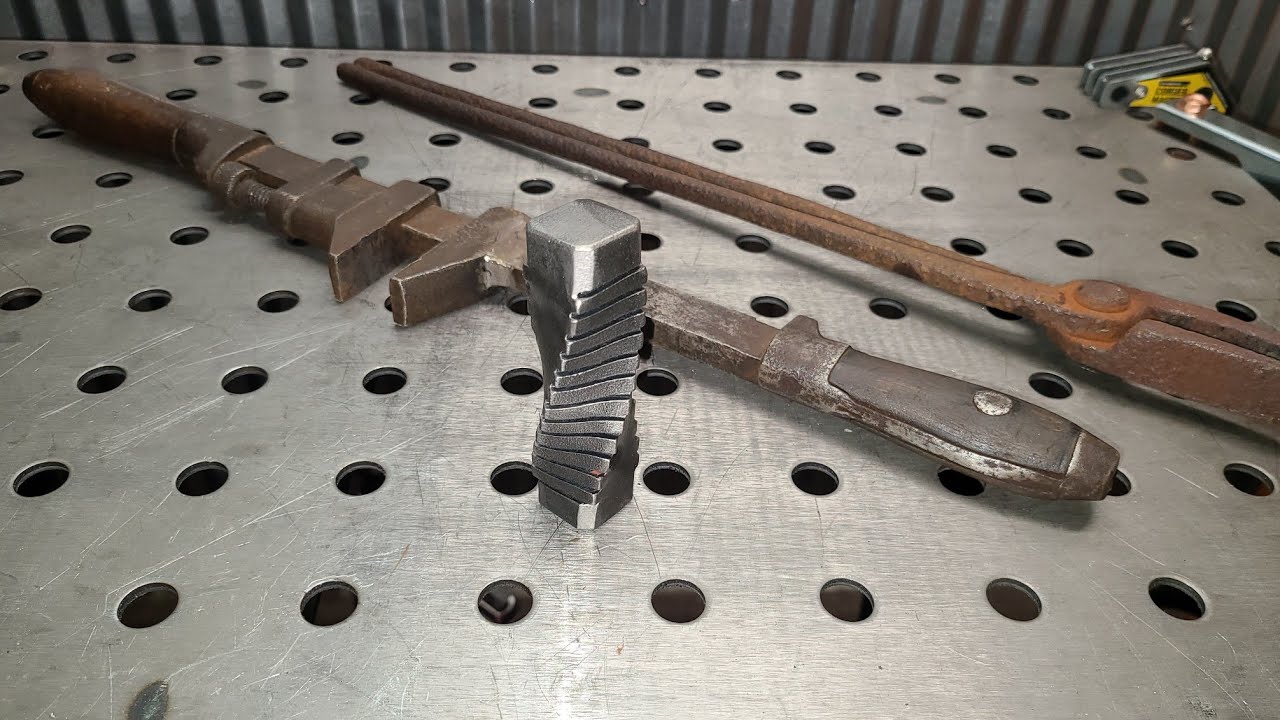 Beginner's Blacksmithing: Twisting - YouTube