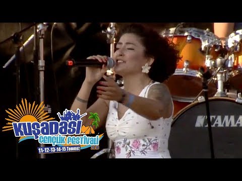 Melek Mosso - Vursalar Ölemem @ Kuşadası Gençlik Festivali (2018)