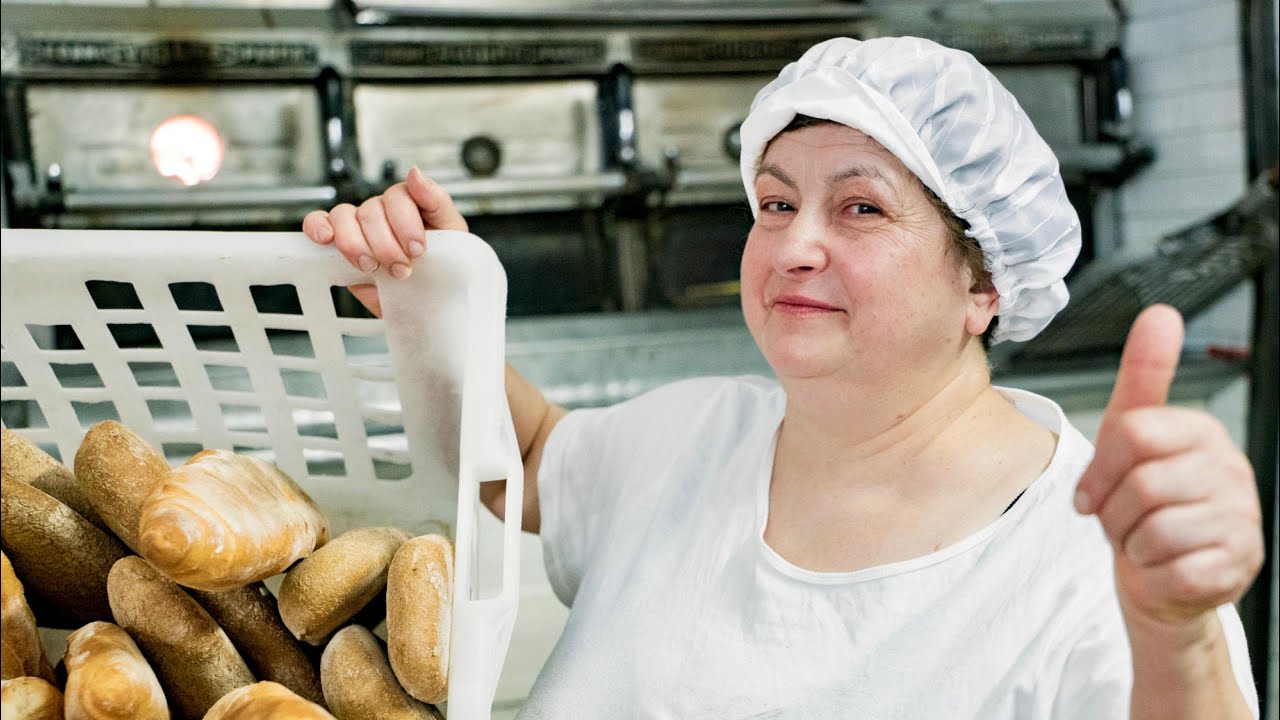 ON DAY IN THE LIFE OF AN ITALIAN BAKER - YouTube