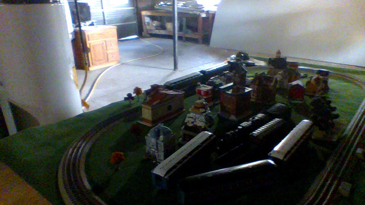 my new Lionel table and PINEVILLE - YouTube