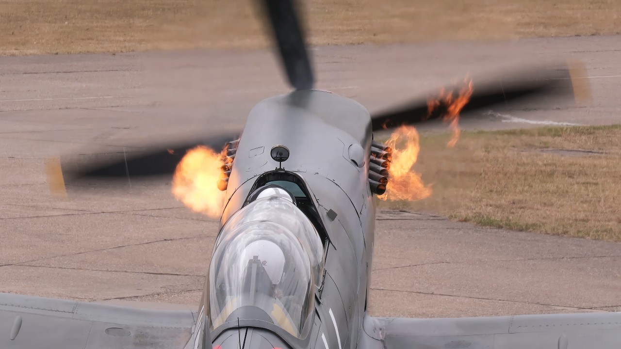 SPECTACULAR SPITFIRE ENGINE START! - YouTube