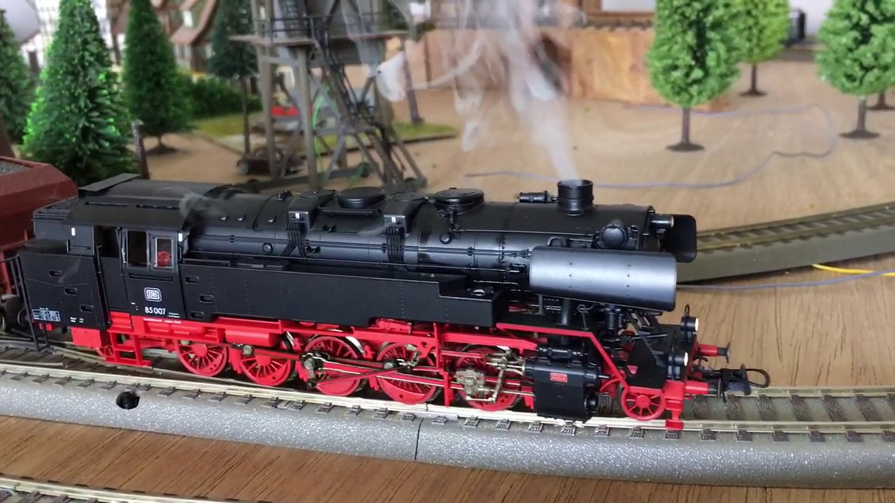 Roco BR 85 - YouTube