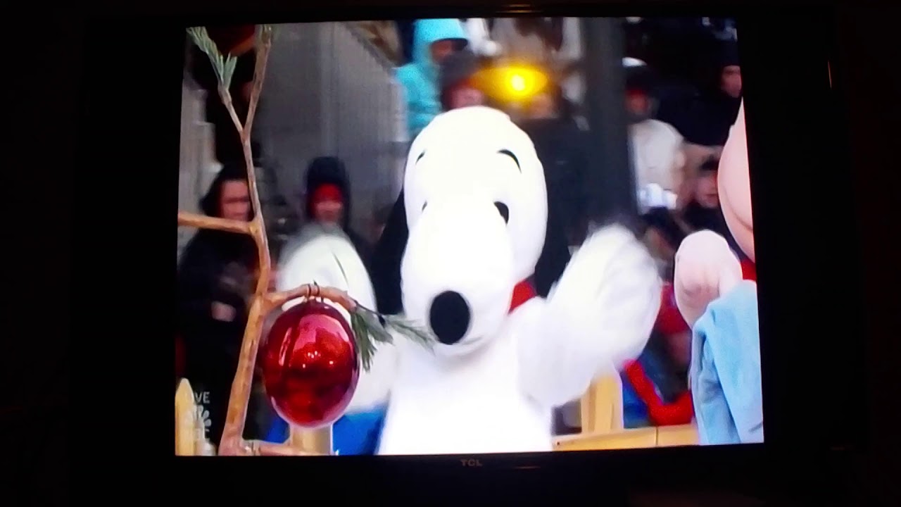 Macy's 92nd Thanksgiving Parade Peanuts Float - YouTube