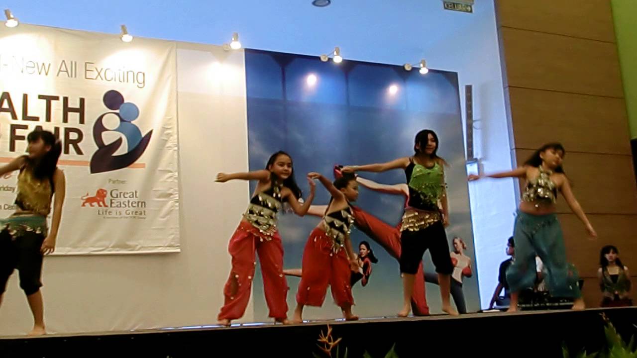 Jackie hip hop belly dance at MValley 13.4.13 - YouTube
