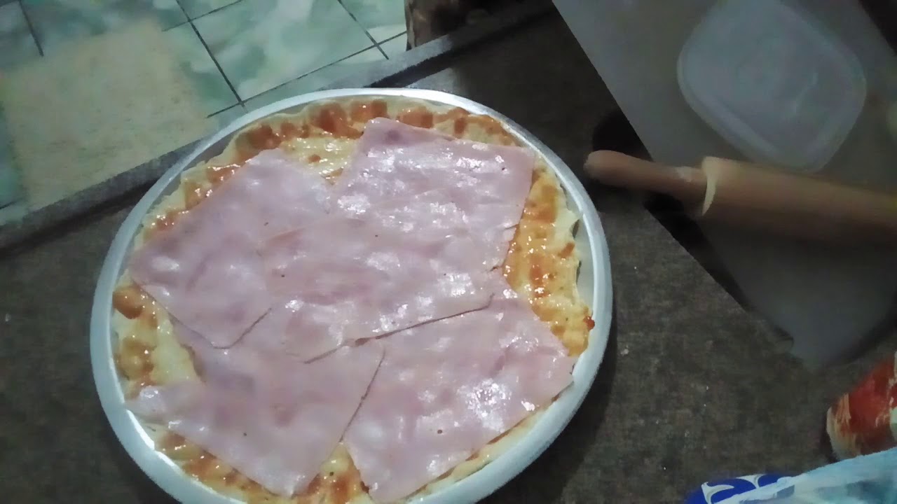Minha pizza de presunto e queijo - YouTube