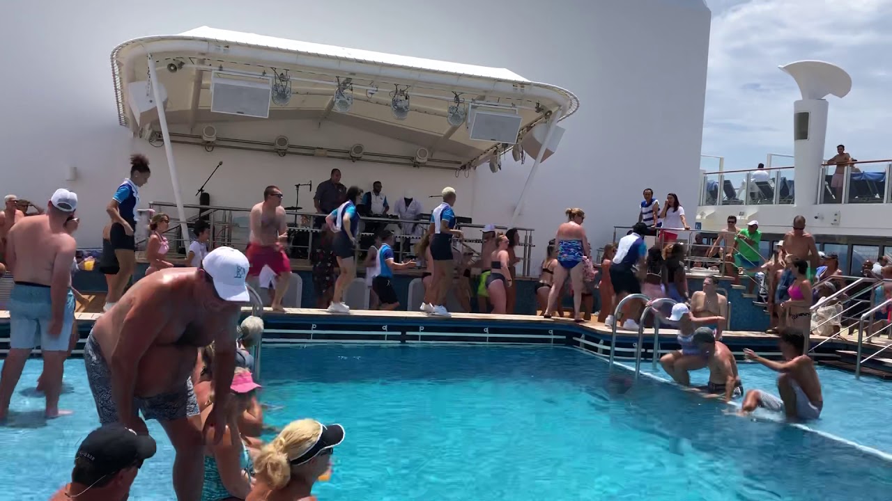 Norwegian breakaway pool party - YouTube