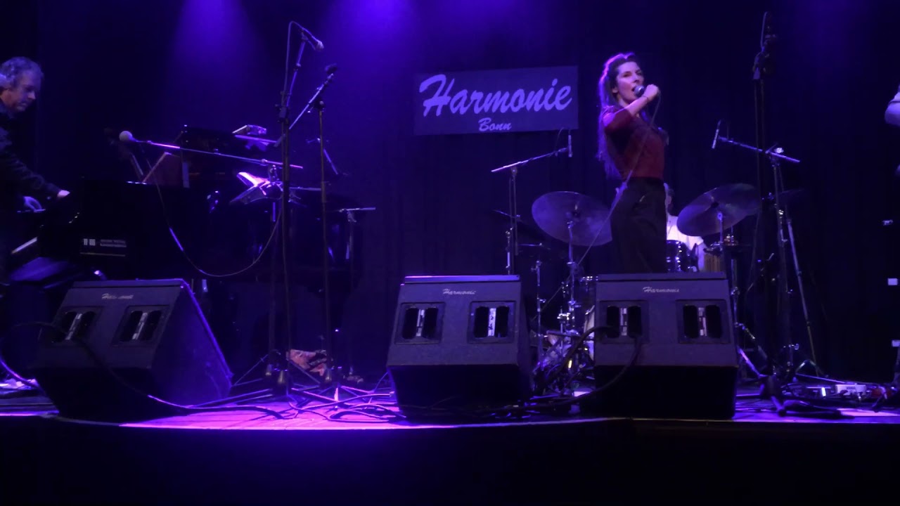 Stella Tonon „Mezzanotte“ live @Harmonie Bonn 12/2021 - YouTube