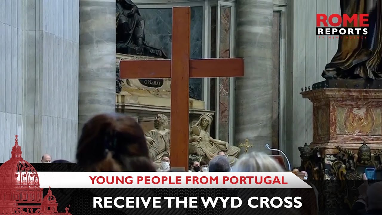 Young people from Portugal receive the WYD Cross - YouTube