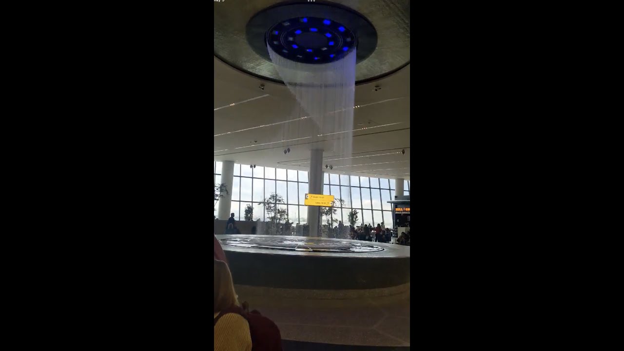 beautiful fountain in Laguardia airport - YouTube