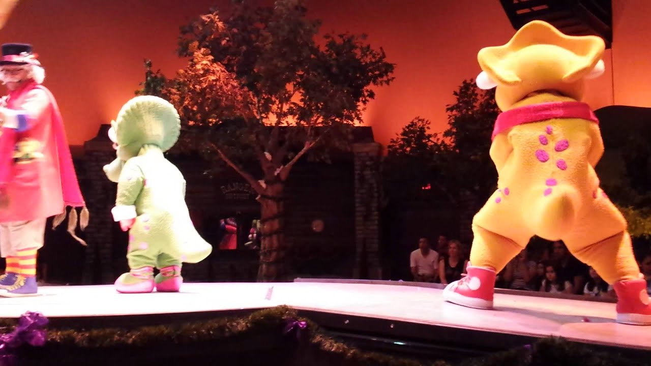 Barney Live Show In Universal Studios in Orlando - YouTube