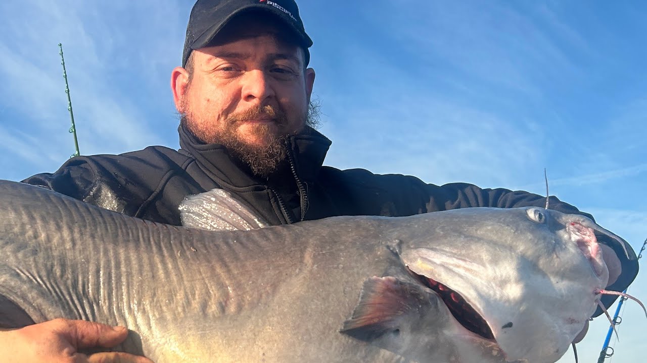 Fishing a 40ft deep hole. - YouTube