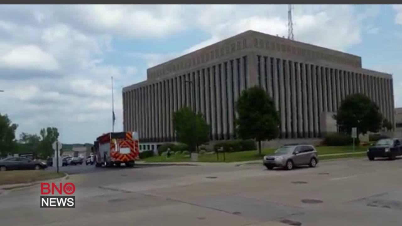 At least 3 dead in Michigan courthouse shooting - YouTube