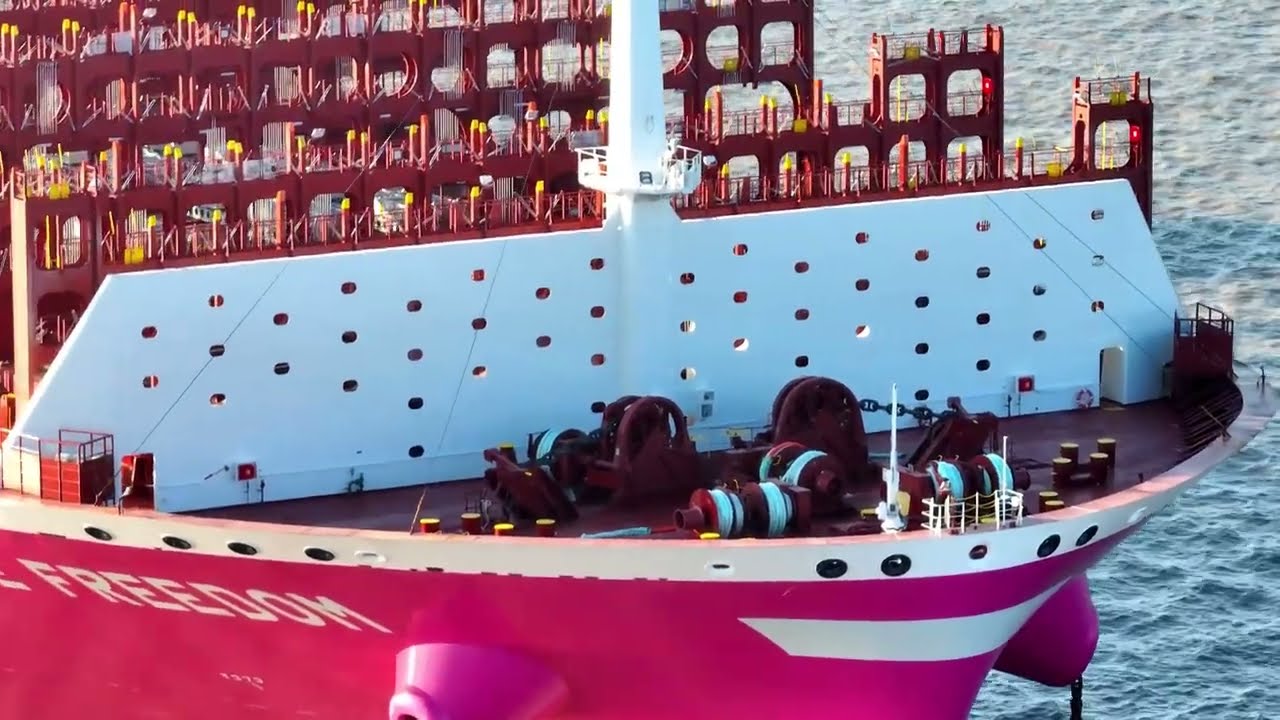 Navigation bridge - engine room of ONE Freedom vessel - YouTube