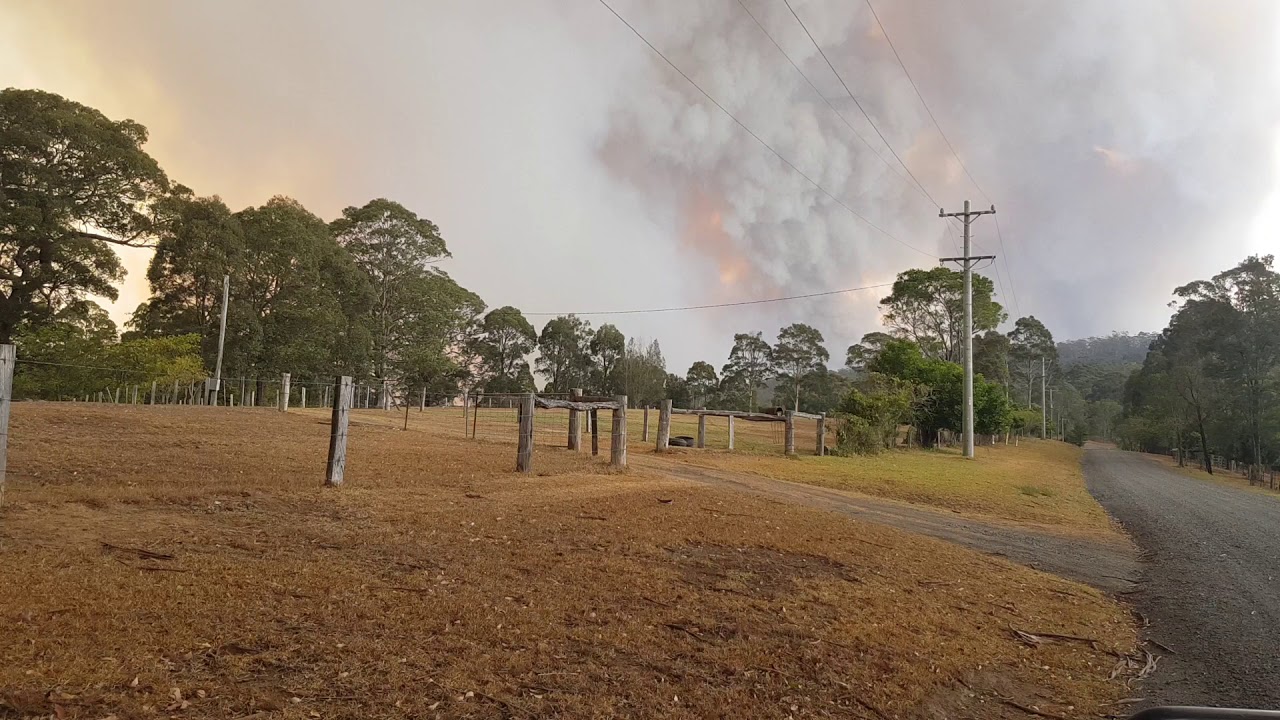 Bushfires Nowra / Tapitallee NSW - Western front - YouTube