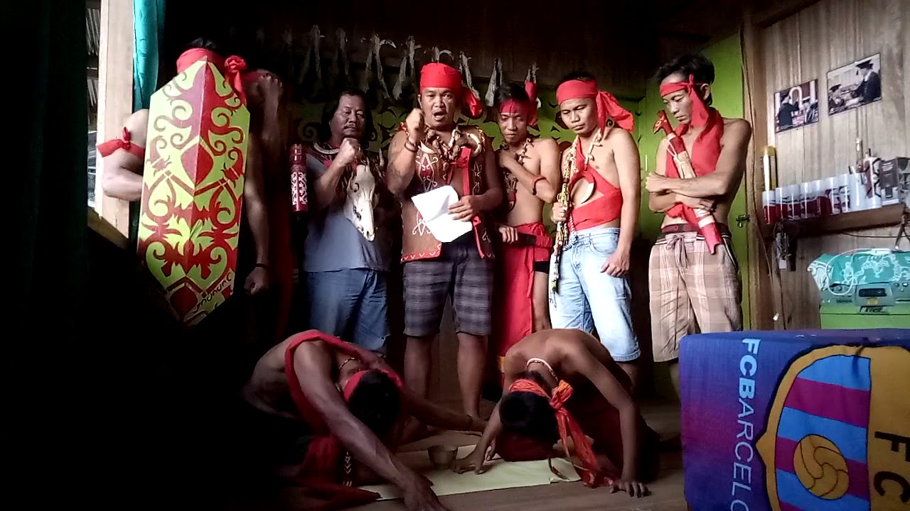 PASUKAN MERAH TARIU BORNOE KALIMANTAN UTARA - YouTube