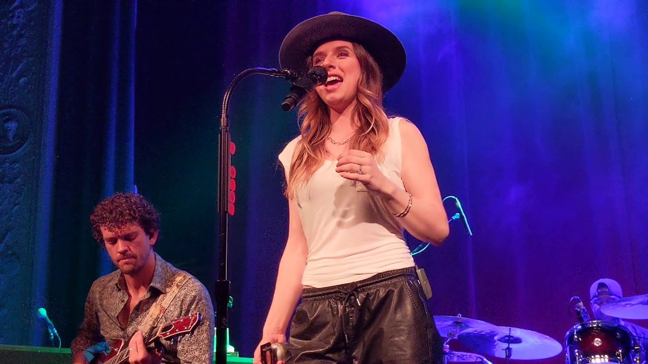 ZZ Ward Live - Grinnin' In Your Face (August Hall, February 25, 2020 ...