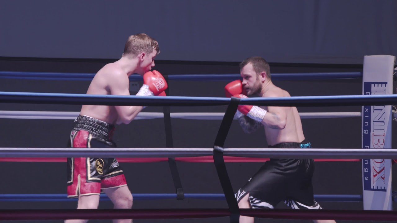 John Dring vs Luke Fash - Trinity Entertainment Boxing and TS Boxing Show - YouTube