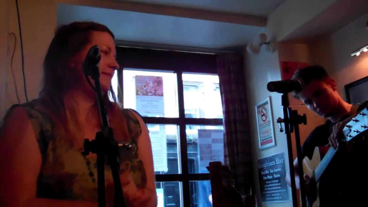 Gaelic Singing Greyfriars Bar Perth Perthshire Scotland - YouTube