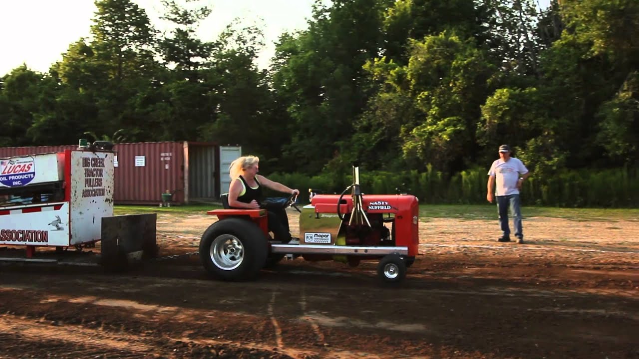 Mini Tractor Pull - YouTube