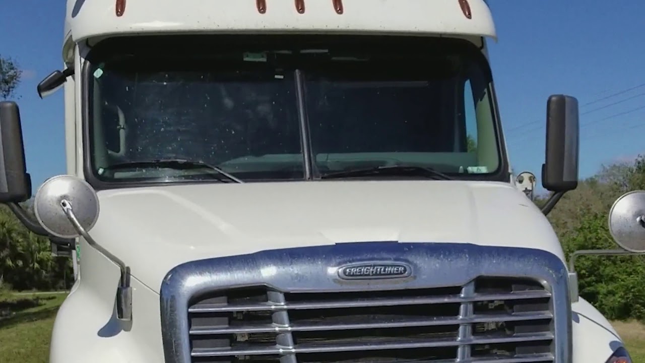 Starsky Robotics' Demo of Driverless, Unmanned Truck Delivery - YouTube