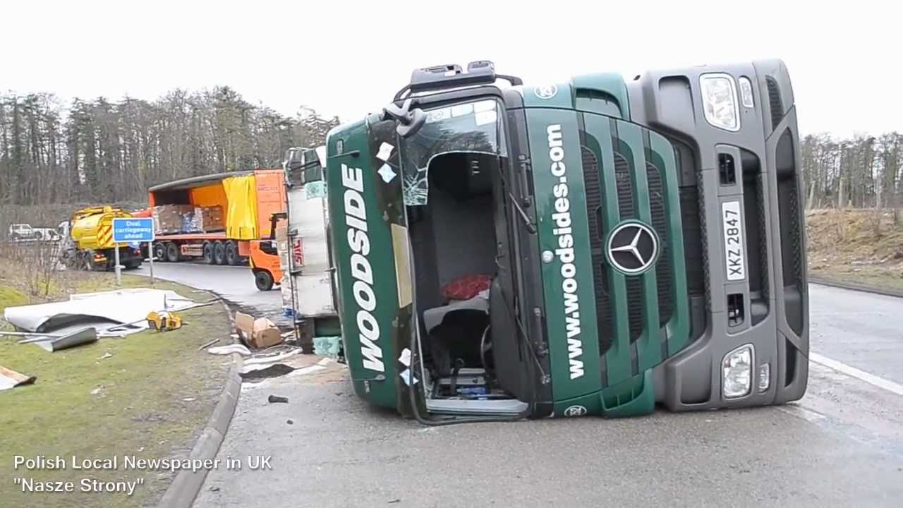 Lorry Overturned on A1 - YouTube