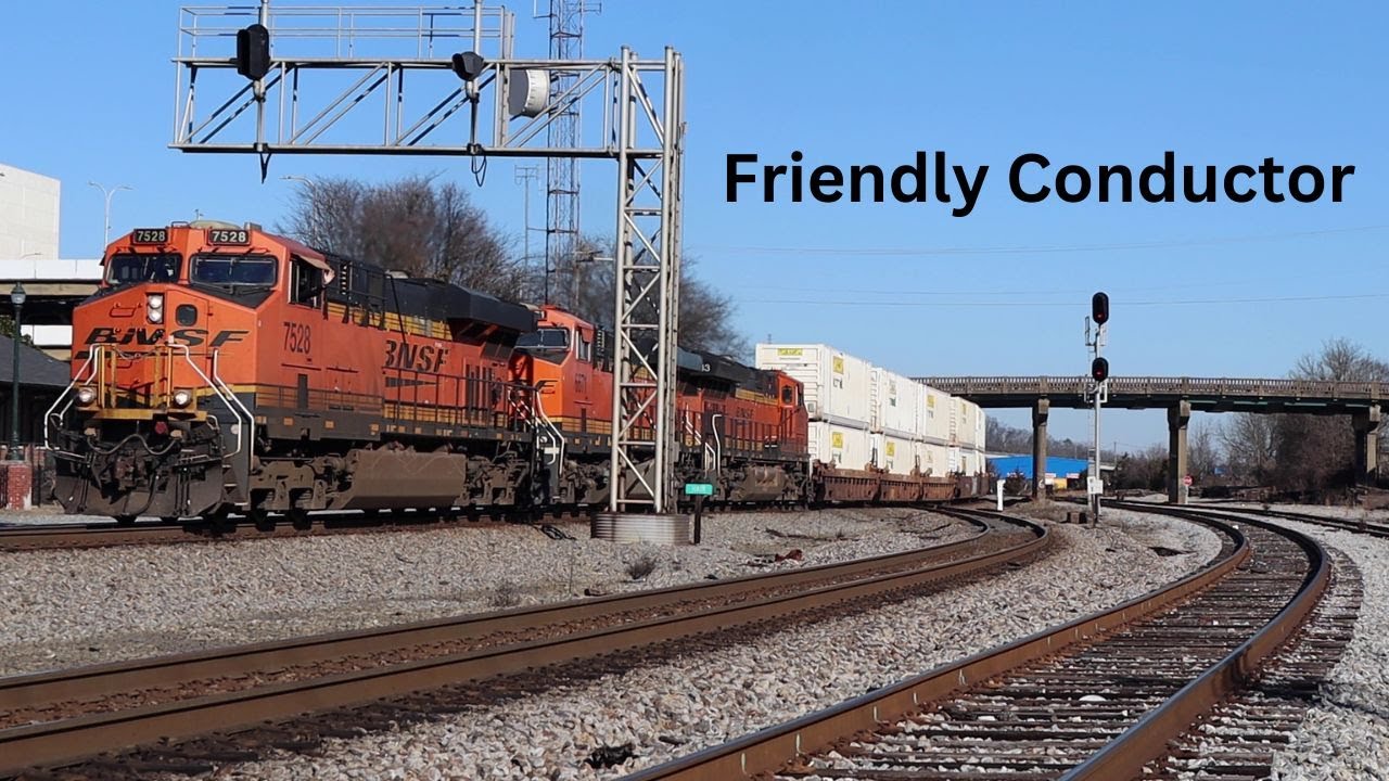 BNSF 7528 ES44DC BNSF 6671 ES44C4 BNSF 3743 ET44C4 - YouTube