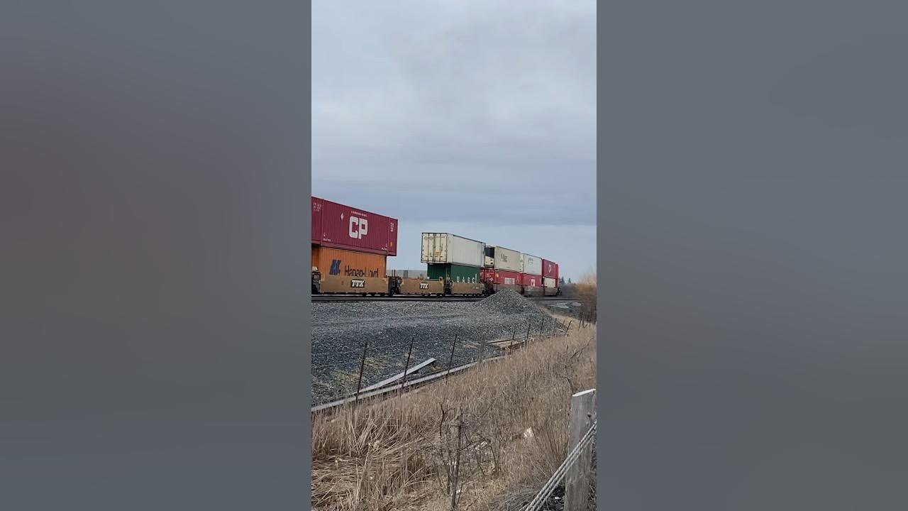 CPKC 118 pulling into Vaughan Intermodal Terminal - YouTube