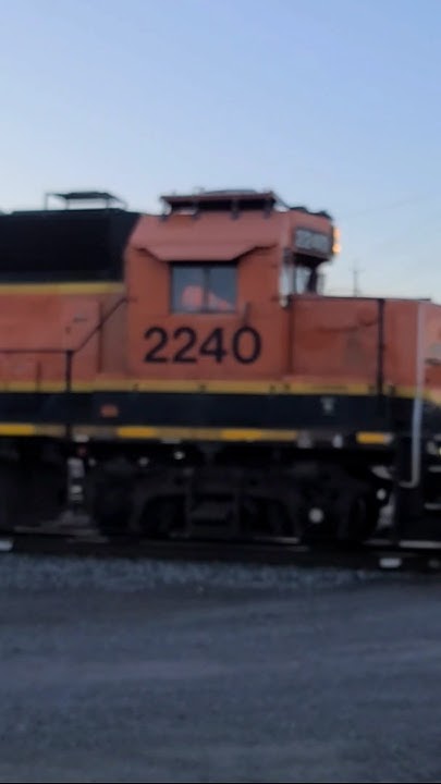 BNSF 2240 & 2571 In Superior WI #railfan #train #locomotive #bnsf - YouTube