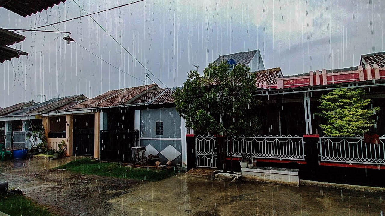Heavy Rain in a Housing Complex, enjoying the sound of rain can make ...