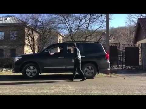 İçeride. Tak tak takatak. İçeride. Vine.