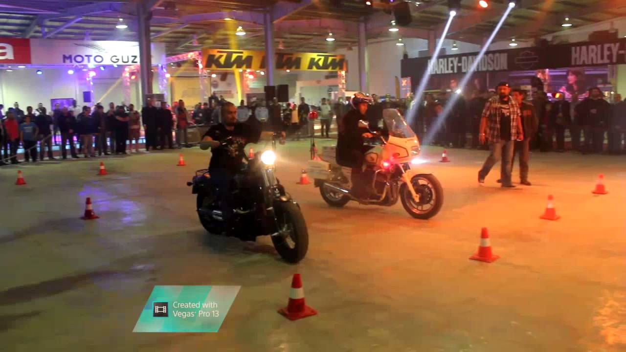 Harley Davidson Slow Drag Race - YouTube
