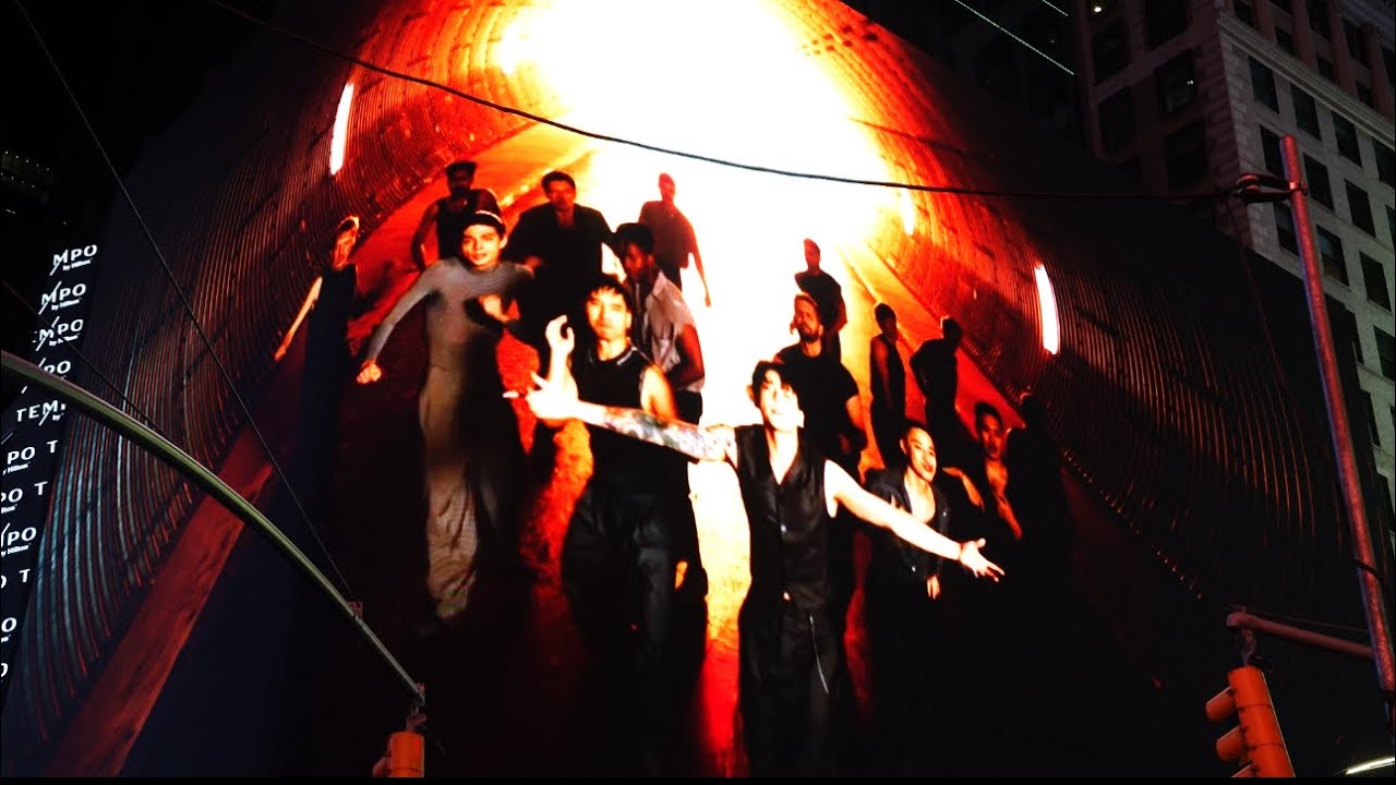 Junk cook in Times Square - YouTube