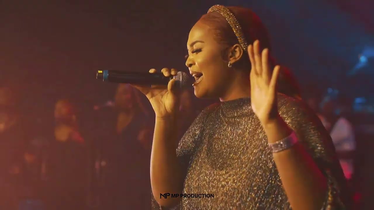 Roxy Olua - Live Paris - Festival Unité - YouTube