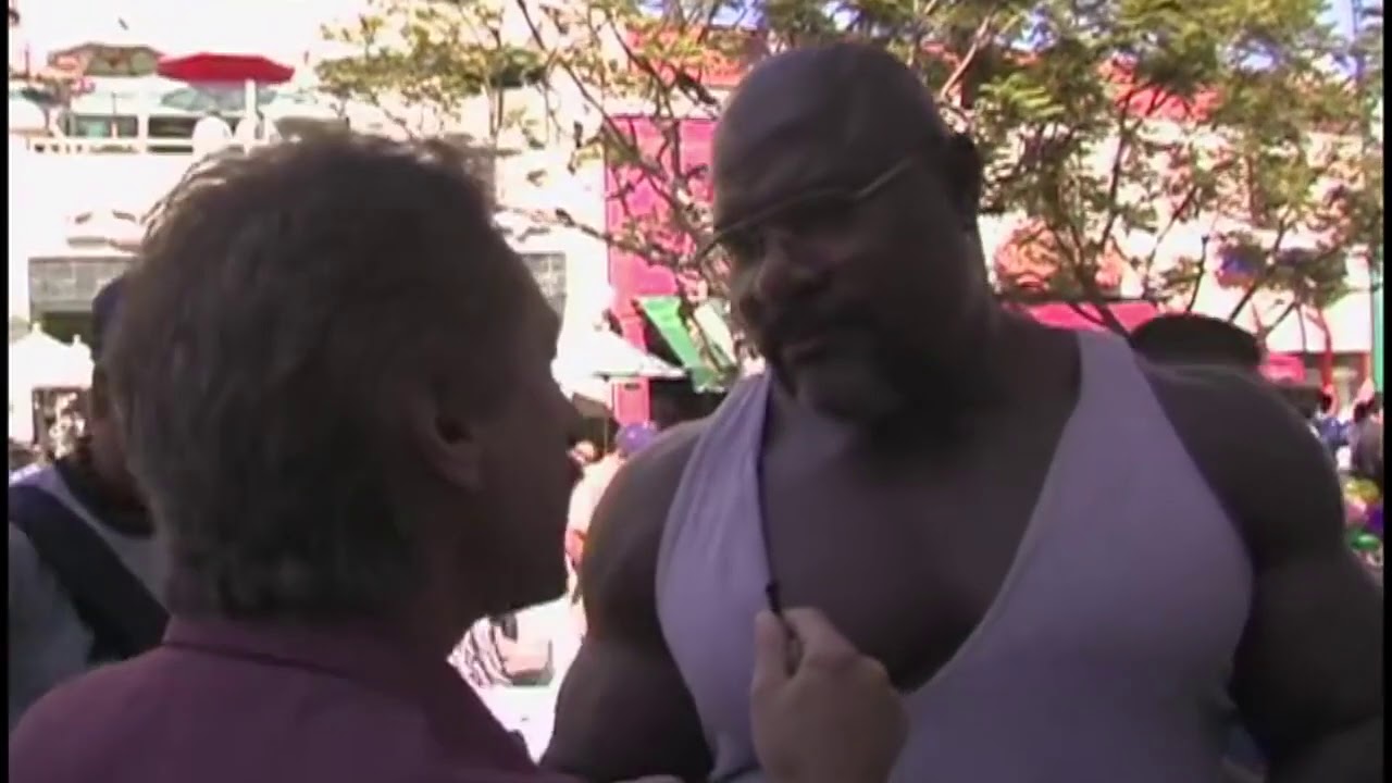 Tension Between Christian and HUGE Bodybuilder - YouTube