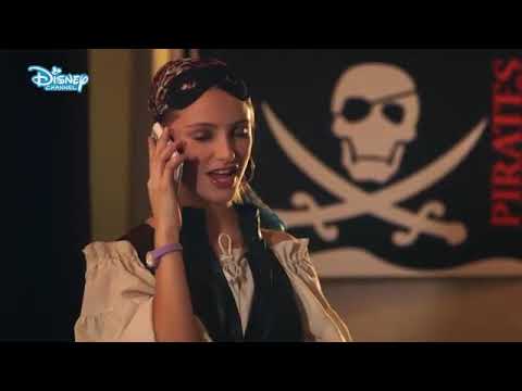 Alex ve tayfası/ Alex Nicole yanlışlıkla öpüyor