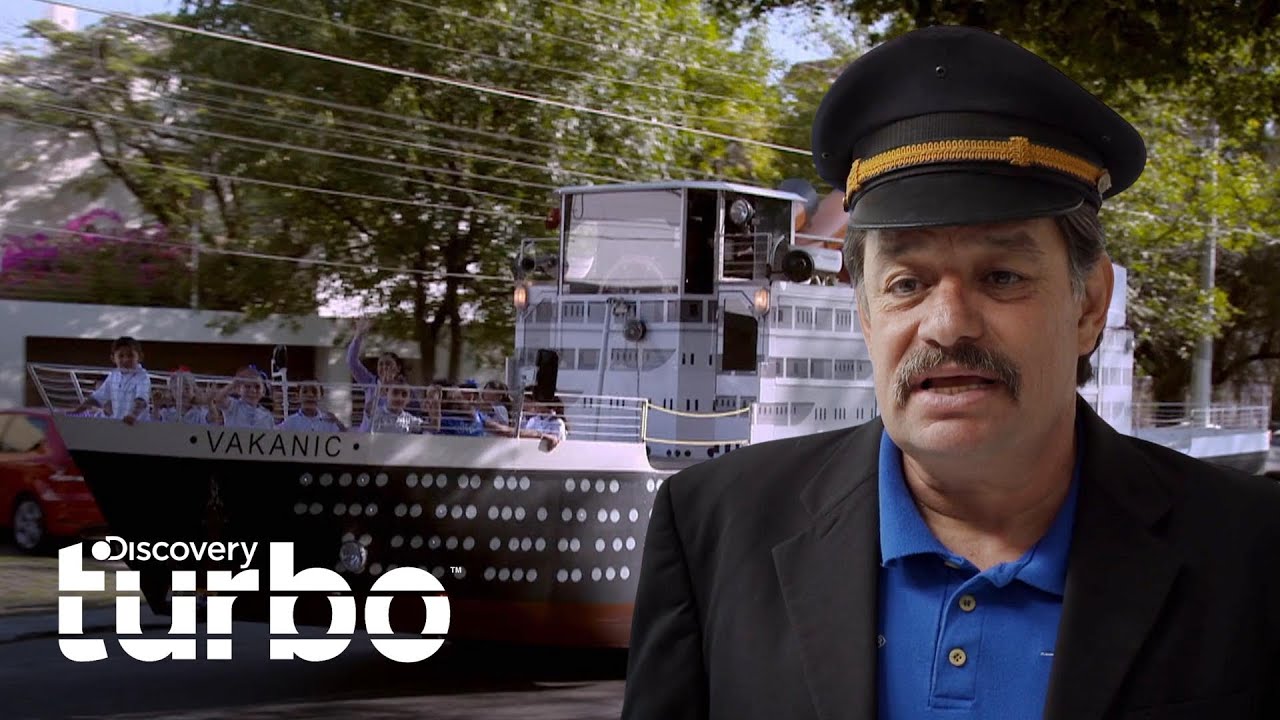 Martín pasea su asombroso "Limu Barco" por la ciudad | Lo mejor de ...