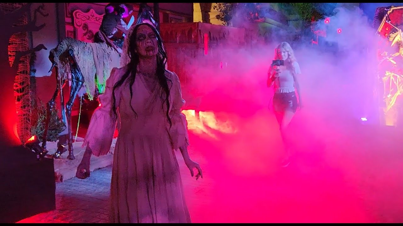 La Llorona Scares Guests in El Pueblo del Terror Scarezone at Halloween ...