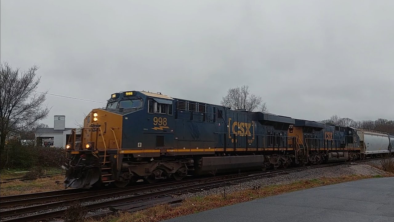 CSX freight train M491 headed Northbound in Marshville NC with CSXT 998 in the lead 2/2/23🇺🇲 ...